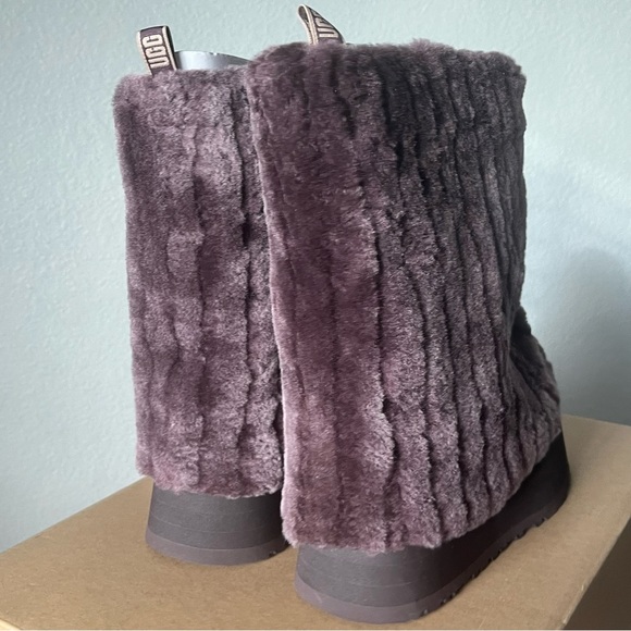 UGG | Shoes | Ugg Classic Short Sherpa Corduroy Platform Boot Nib 5us Churro Uggs In Lodge ...